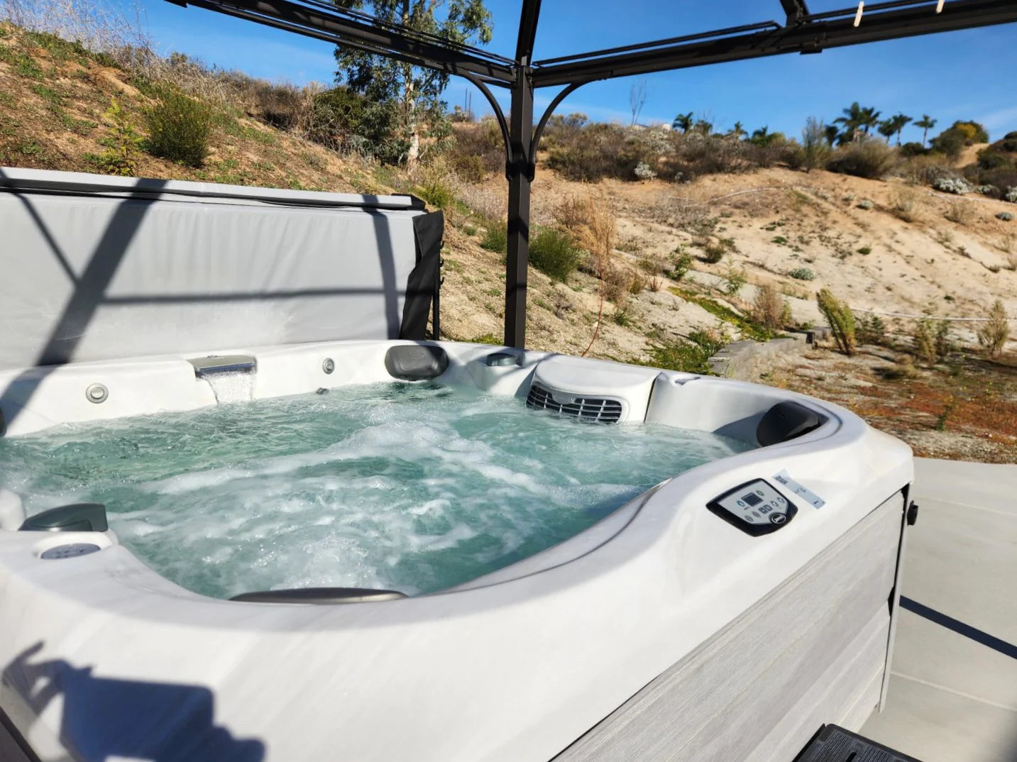 Pre-Owned Spas / Used Spas – CALWEST